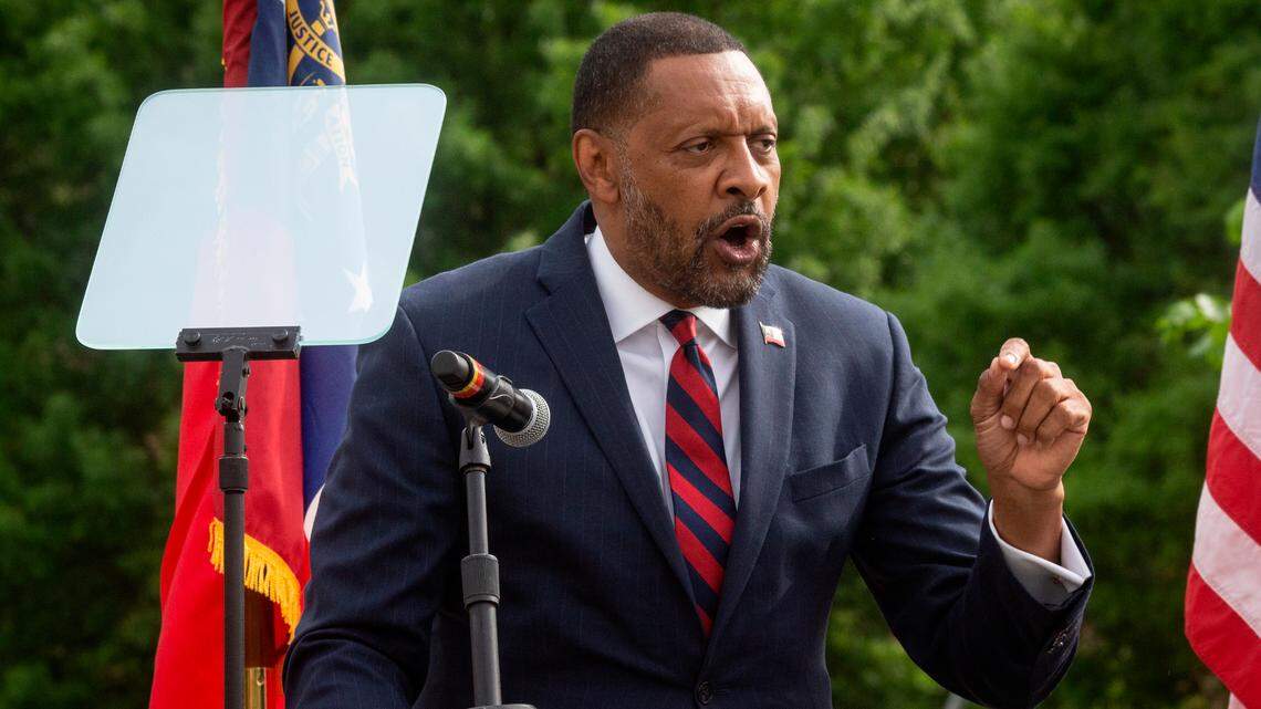 Vernon Jones bows out of Georgia governor’s race | Macon Telegraph
