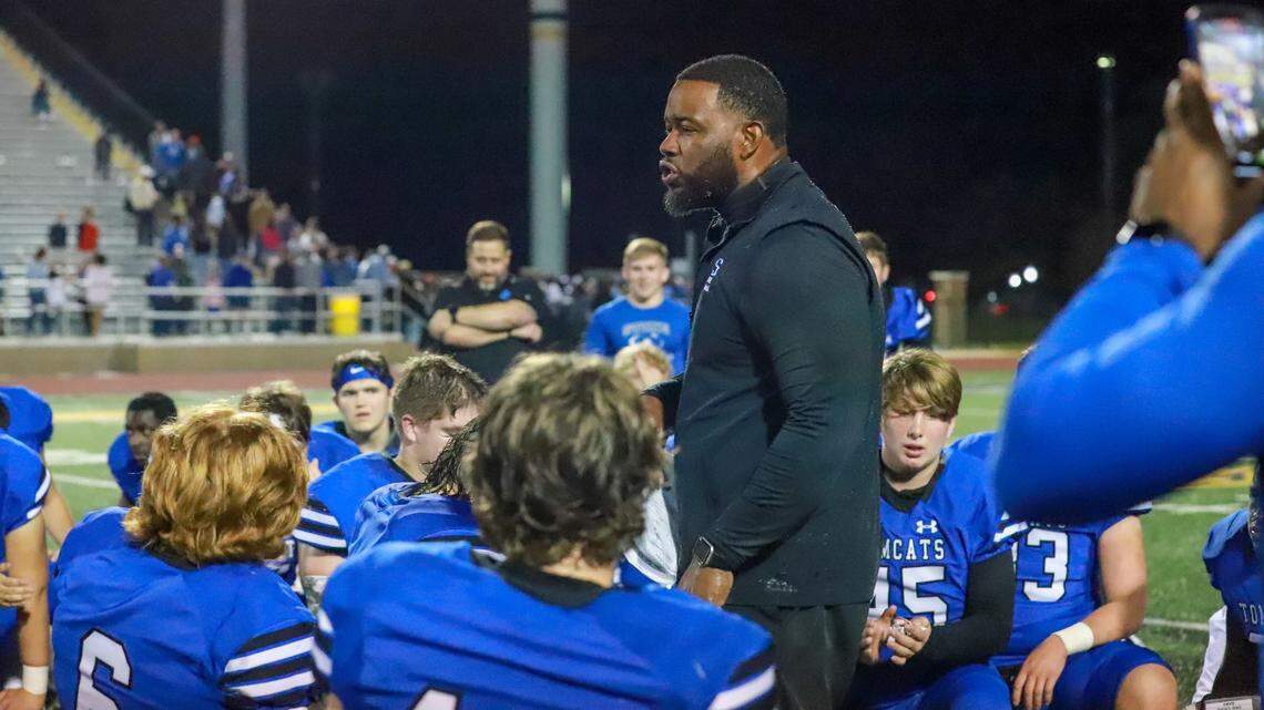 Mississippi school’s first Black football coach makes history | Biloxi ...